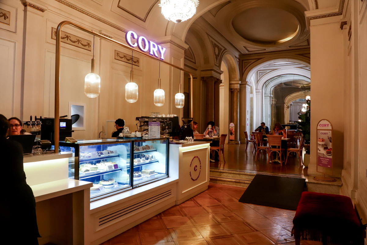 Cory inaugura un nuevo local en el Teatro Municipal de Santiago - Como ...